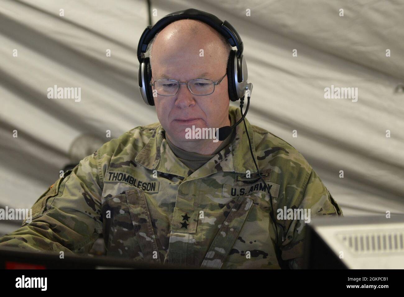 Command update brief hi-res stock photography and images - Alamy