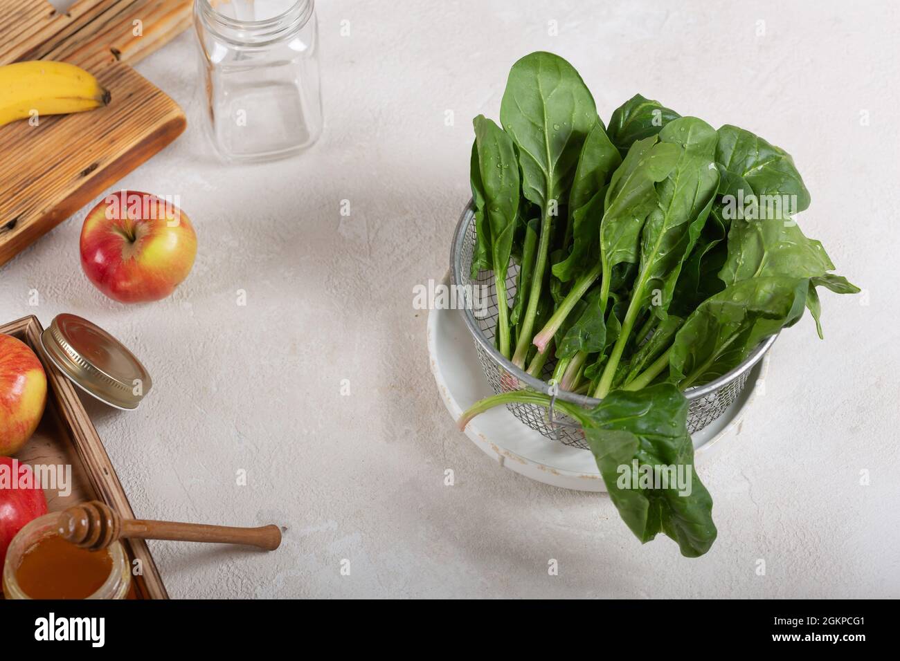 Spinach is the main ingredient in a green cocktail for weight loss and ...
