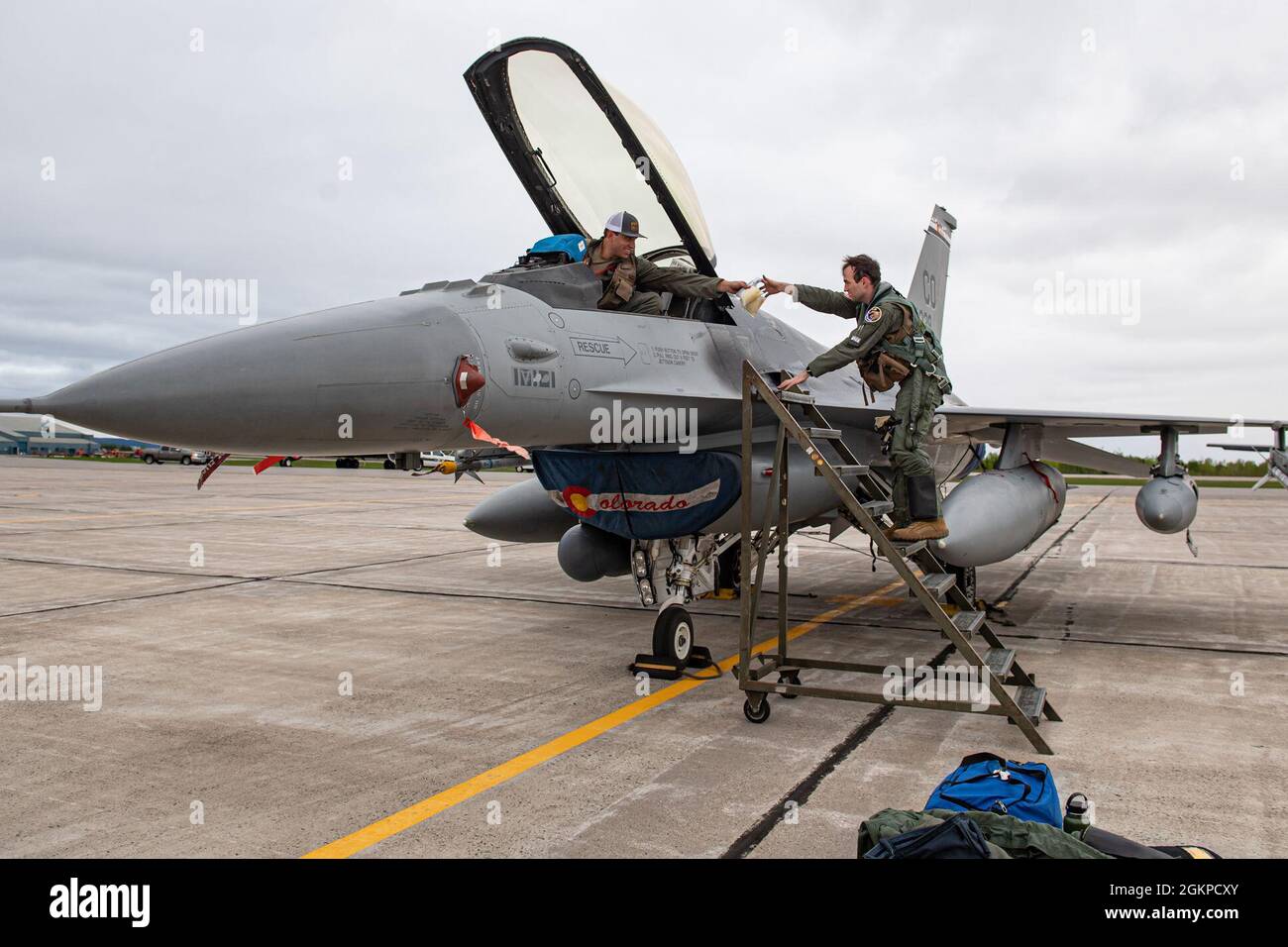 United States Air Force F-16 Fighting Falcon Pilots from 140th Wing ...