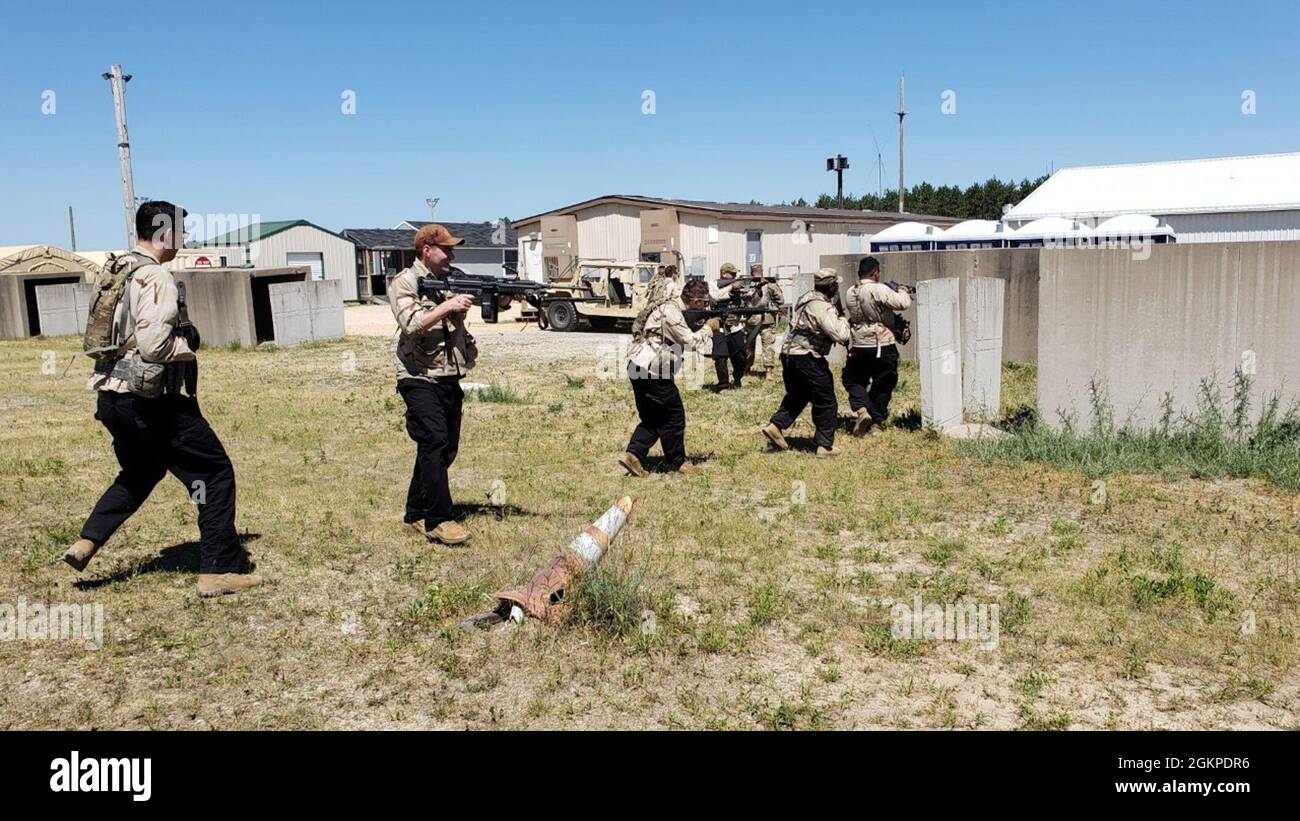 U.S. Army Reserve Soldiers defend Tactical Assembly Area Freedom from ...