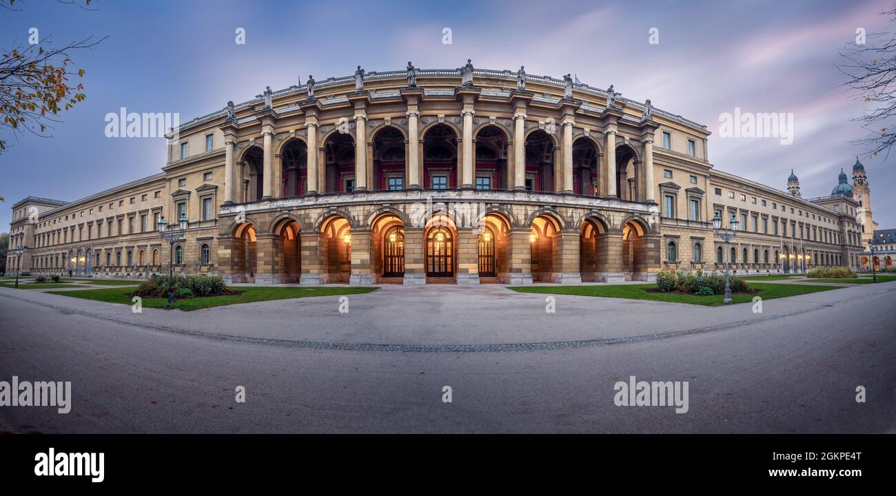 Banqueting hall hi-res stock photography and images - Alamy