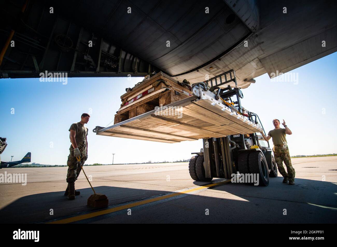 C 130 cargo loading hi-res stock photography and images - Alamy