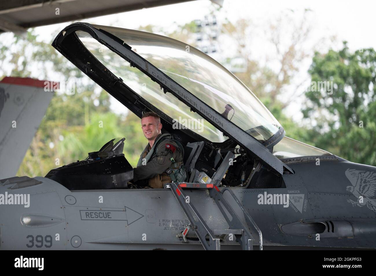 Bambam fighter hi-res stock photography and images - Alamy