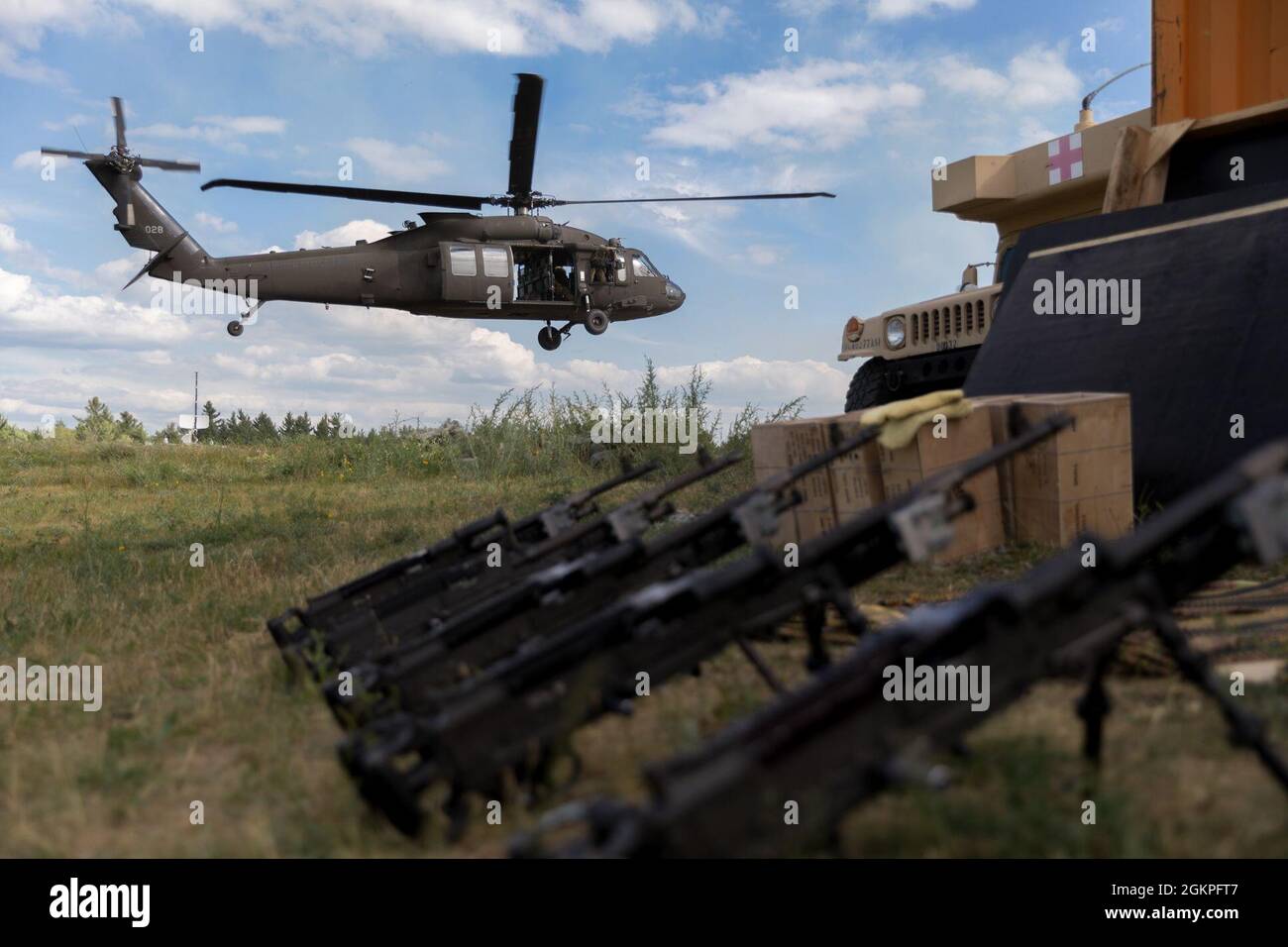 Uh 60 black hawk helicopter lifts hi-res stock photography and images ...