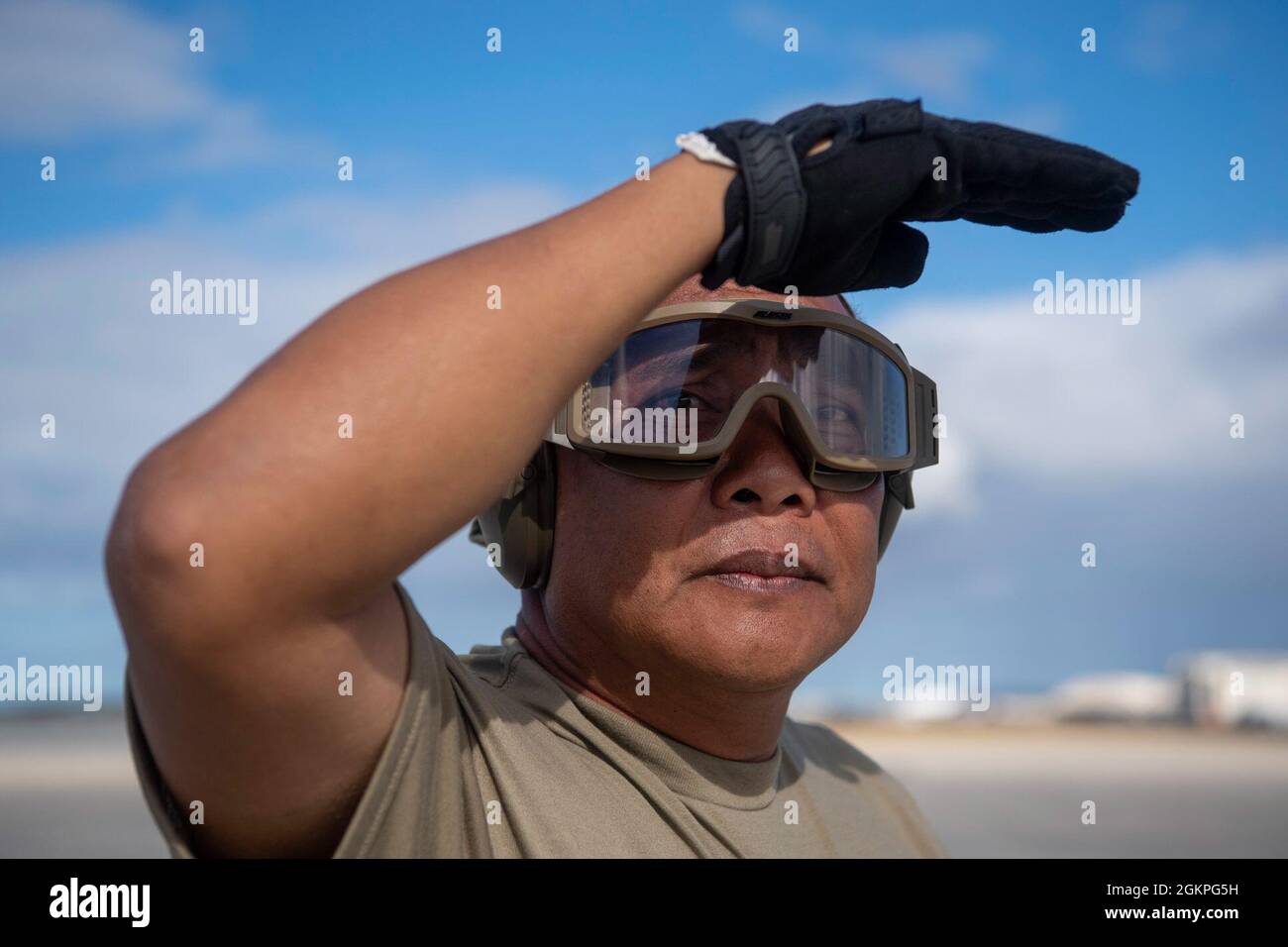 Engine running onload offload hi-res stock photography and images - Alamy