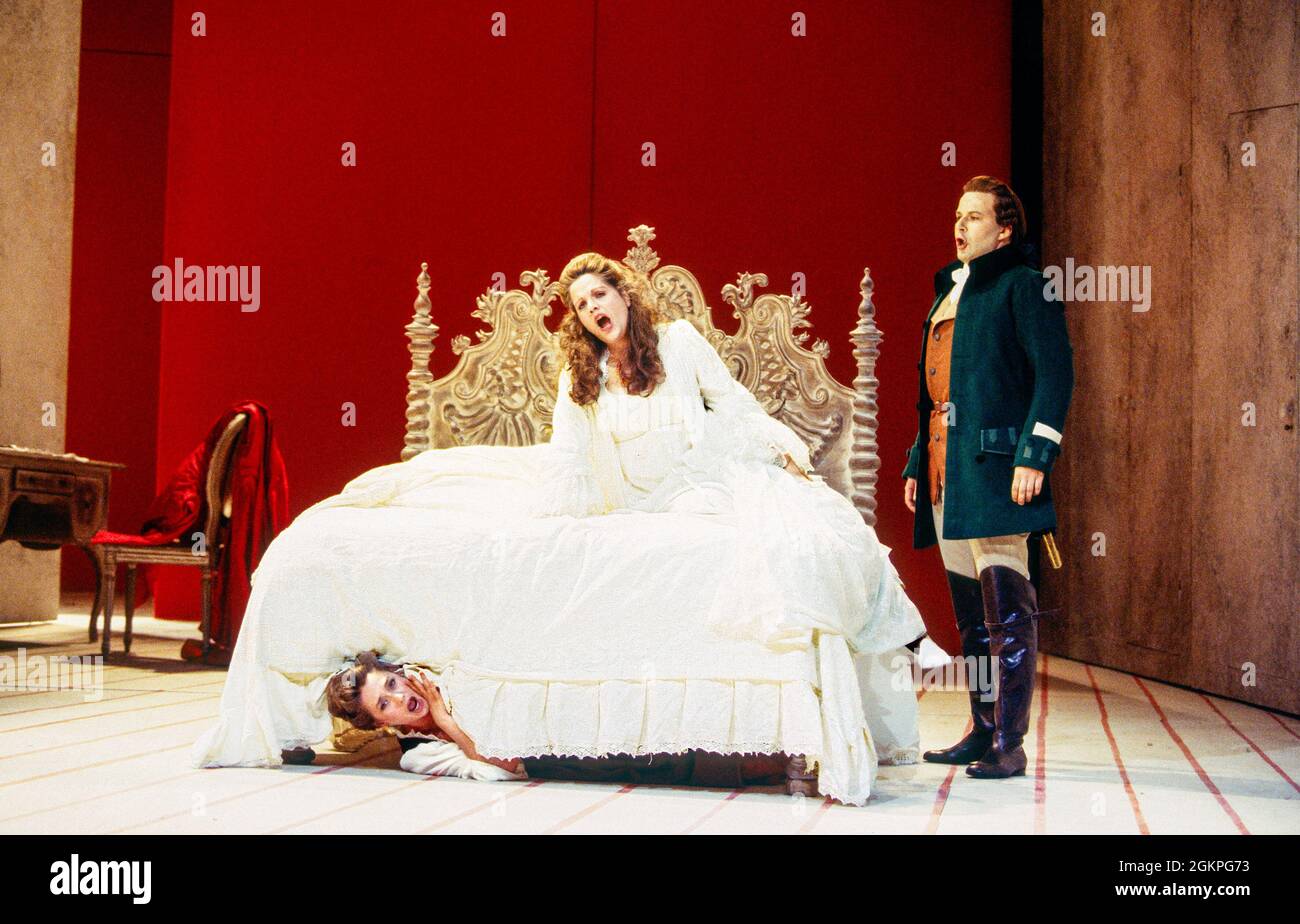 l-r: Alison Hagley (Susanna), Renee Fleming (Countess Almaviva ...