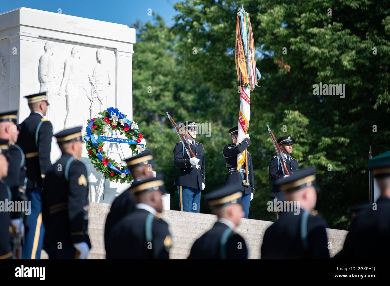 U.S. service members with the Joint Armed Forces Honor Guard ...