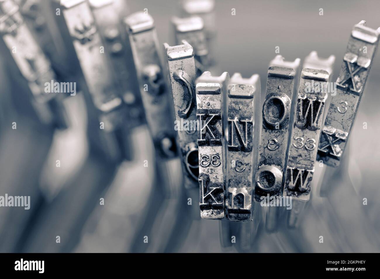 vintage typewriter with the word KNOW Stock Photo - Alamy