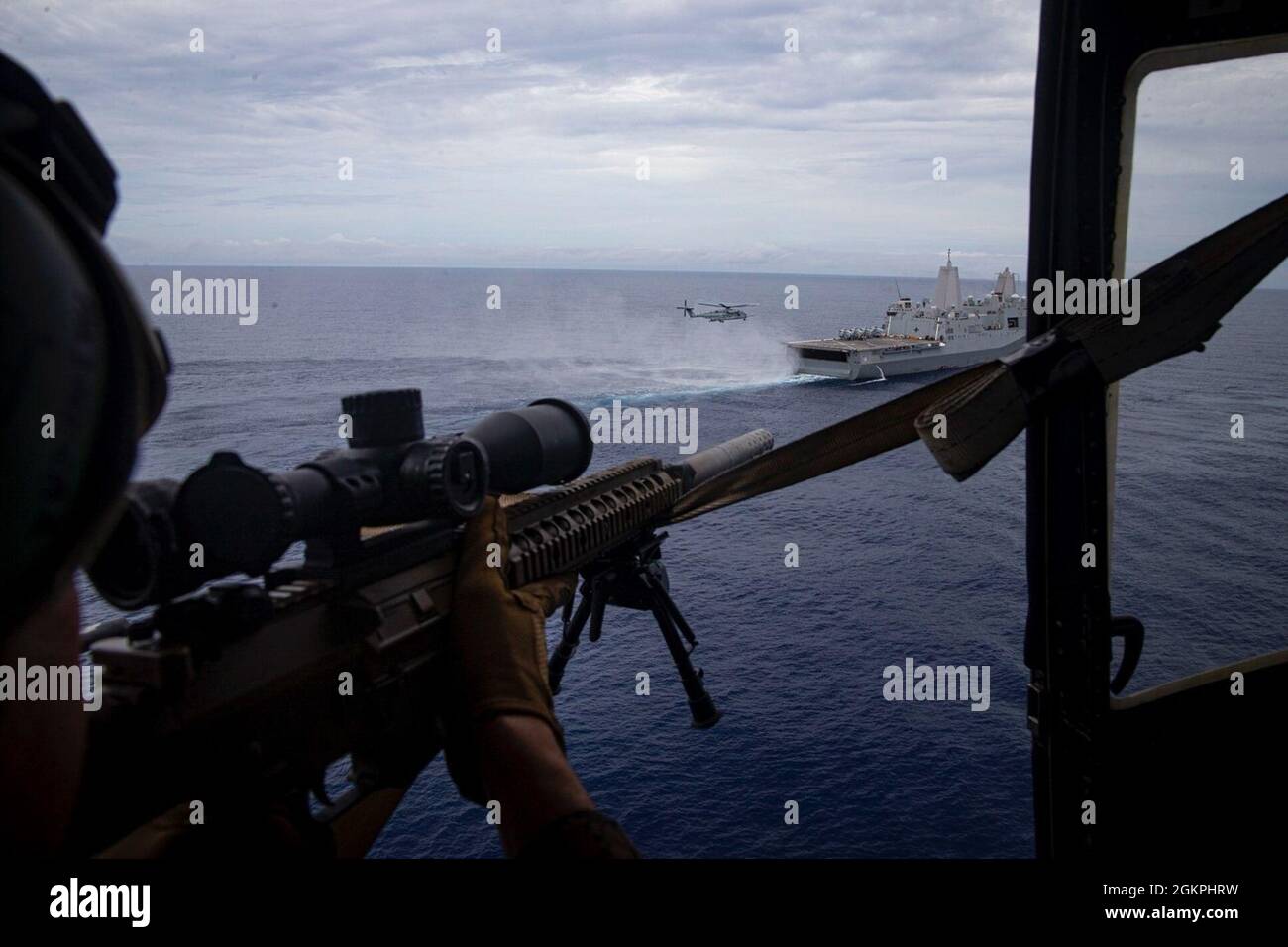 A U.S. Marine with Force Reconnaissance Platoon, 31st Marine ...