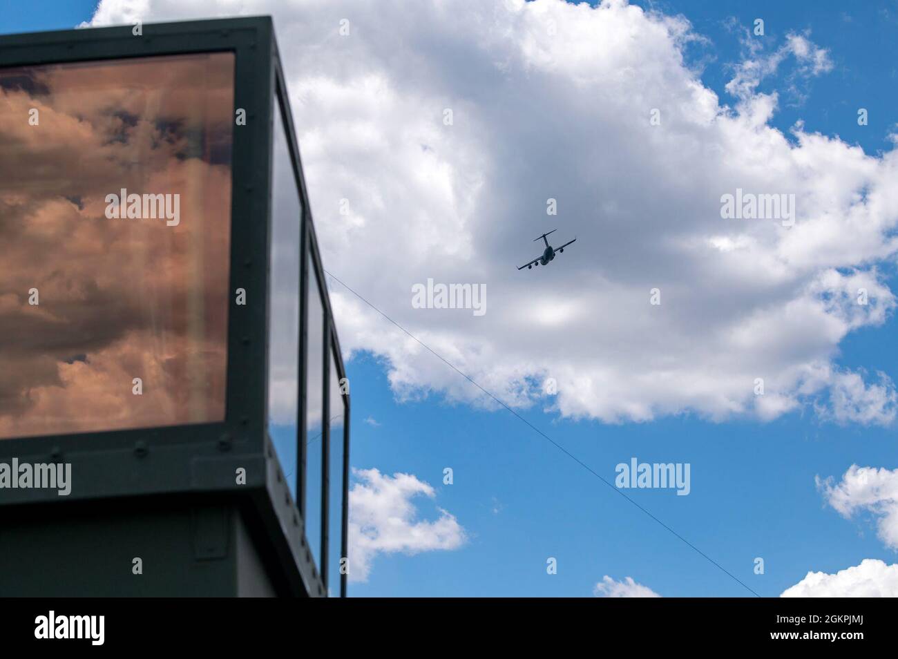Mobile air traffic control tower hi-res stock photography and images ...