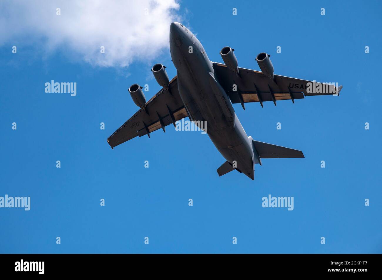 Mobile air traffic control tower hi-res stock photography and images ...