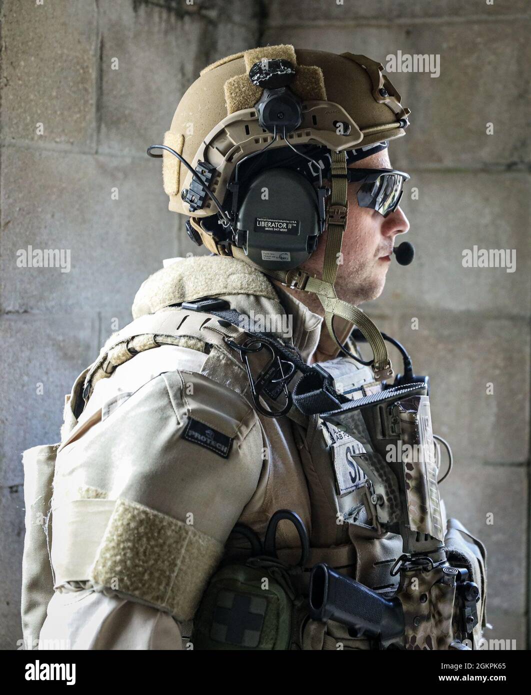 U.S. Marines with the Special Response Team (SRT) and police officers ...