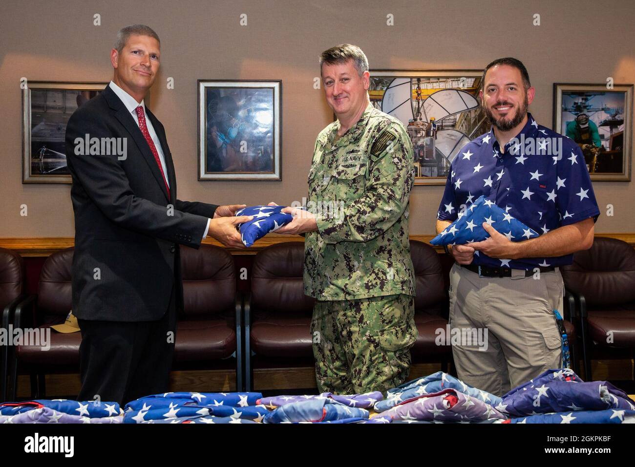 Norfolk Naval Shipyard Executive Officer Capt. Todd Nichols and Veteran ...