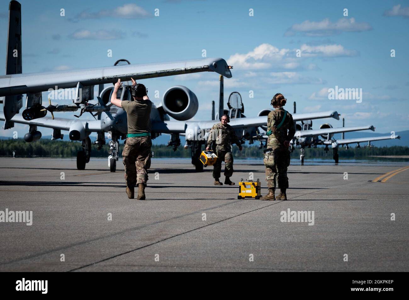 U.S. Airmen from the 51st Maintenance Squadron conduct a Radar Warning ...