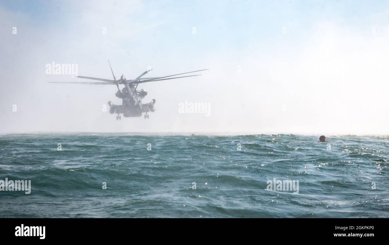 U.S. Marines with Bravo Company, 2d Reconnaissance Battalion, 2d Marine ...