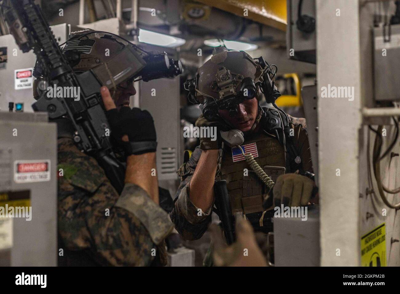 U.S. Marines with Force Reconnaissance Platoon, 31st Marine ...