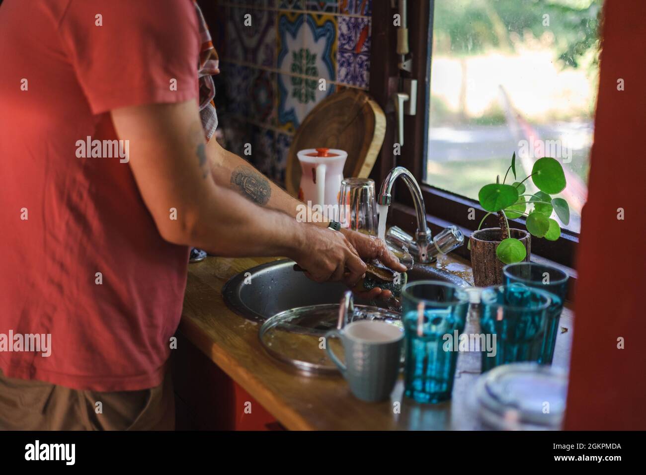 Man washing dishes at home Stock Photo - Alamy