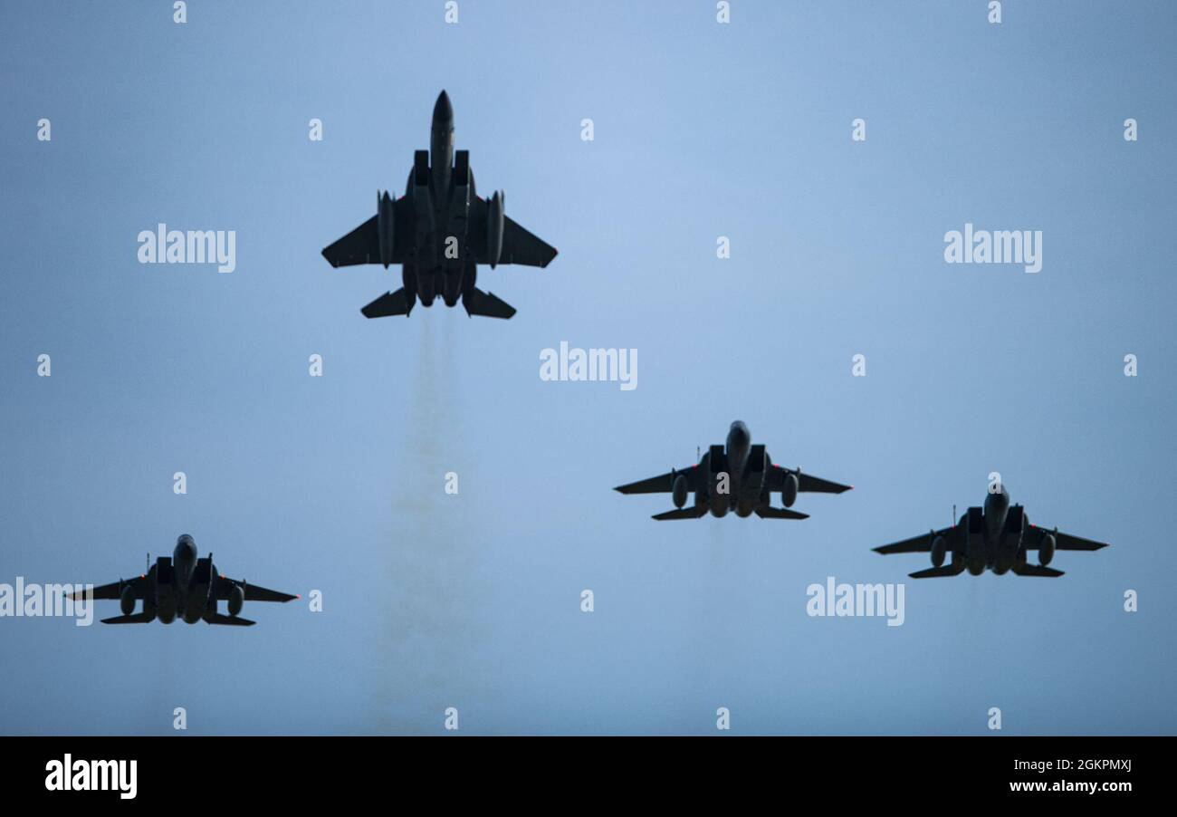 Missing man formation hi-res stock photography and images - Alamy