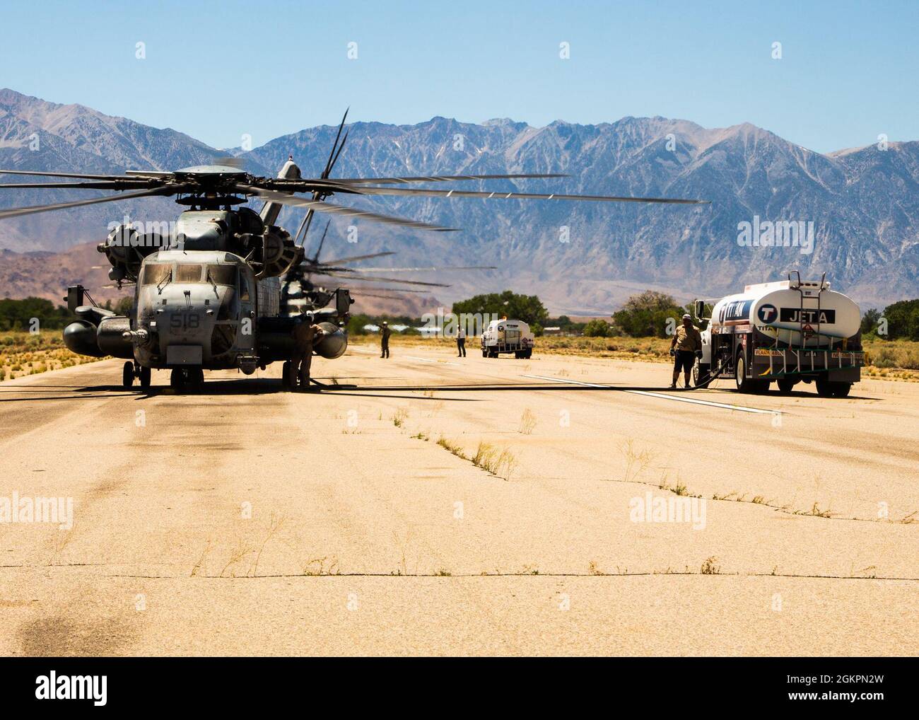 U.S. Marines with Marine Heavy Helicopter Squadron (HMH) 361, Marine ...