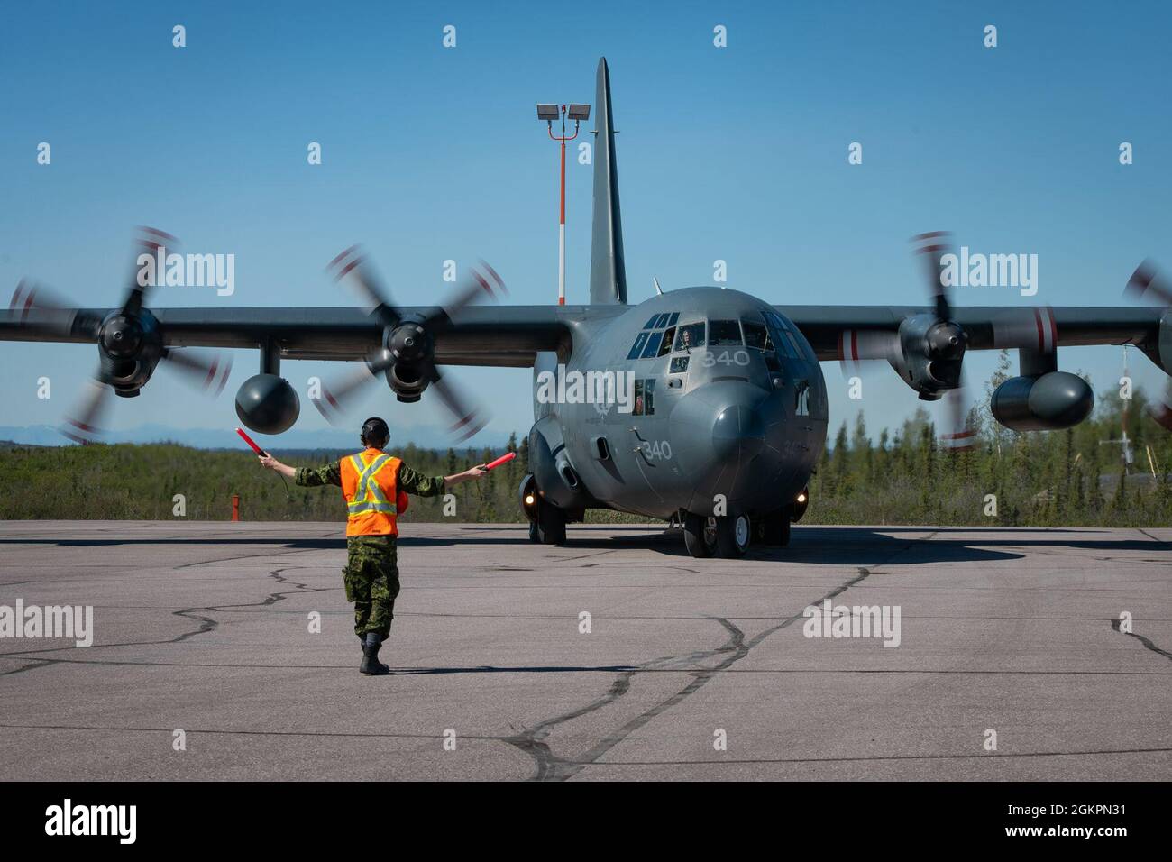 A Royal Canadian Air Force Airmen from 435 Transport and Rescue ...