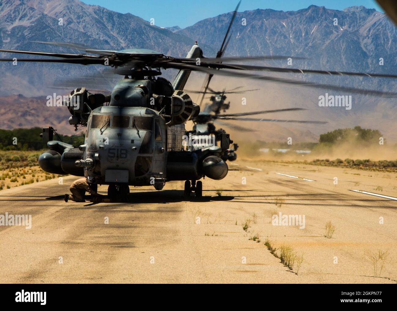 U.S. Marines with Marine Heavy Helicopter Squadron (HMH) 361, Marine ...
