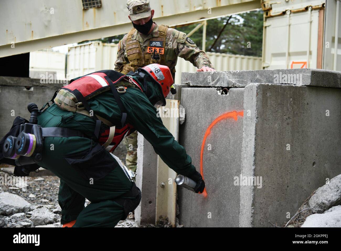 Guardsmen from the Oregon Chemical, Biological, Radiological, Nuclear ...