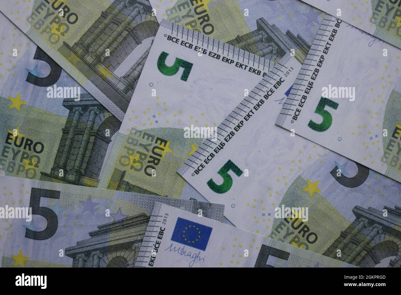 Close up of 5 euro banknotes Stock Photo - Alamy