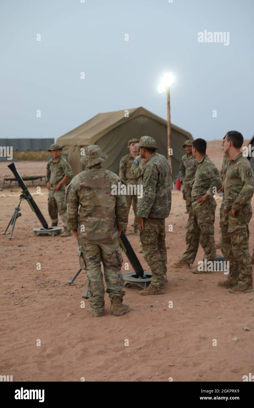 Mortar platoon parachute hi-res stock photography and images - Alamy