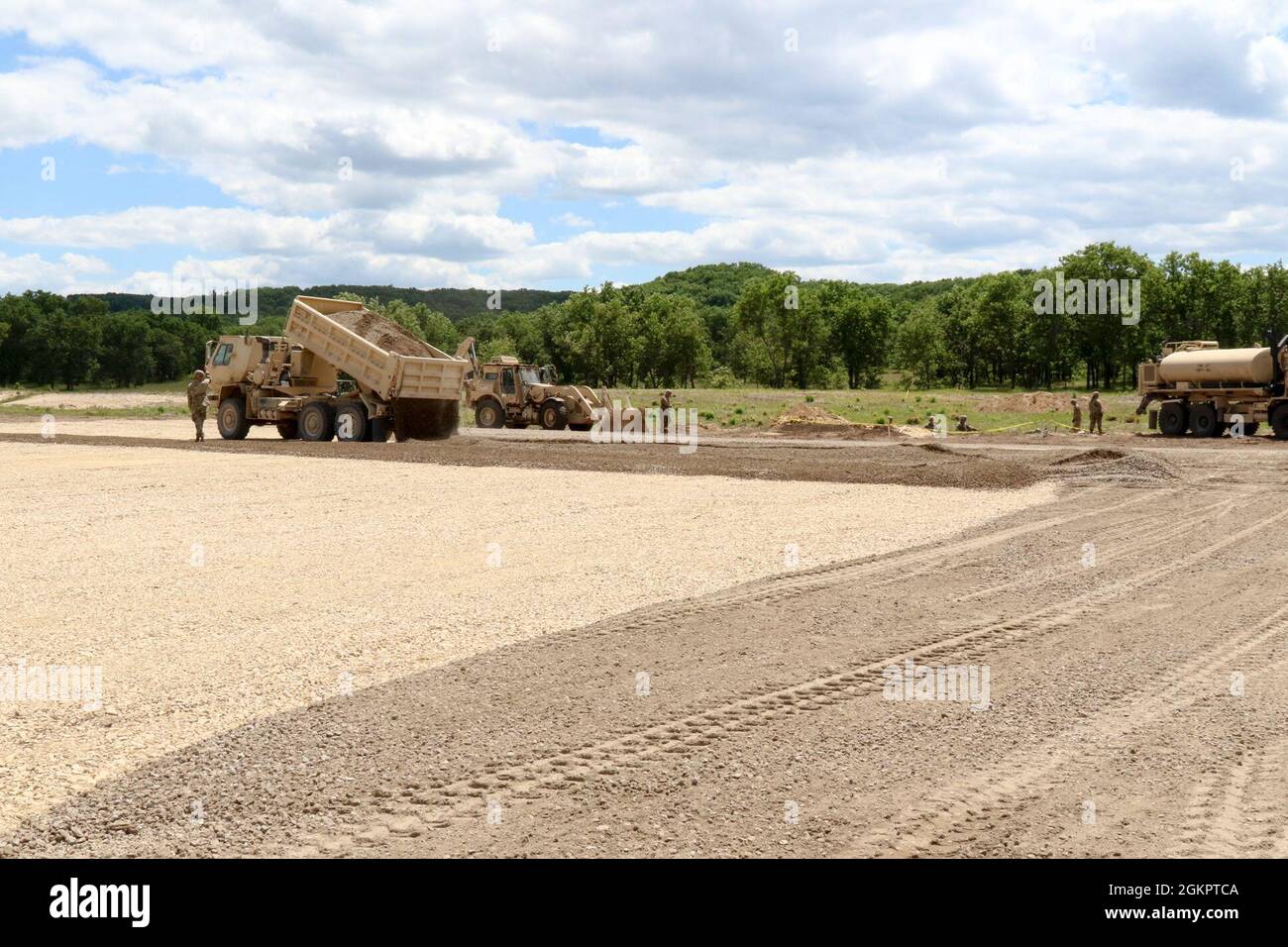 Army Reserve Soldiers from the 416th Theater Engineer Command construct ...
