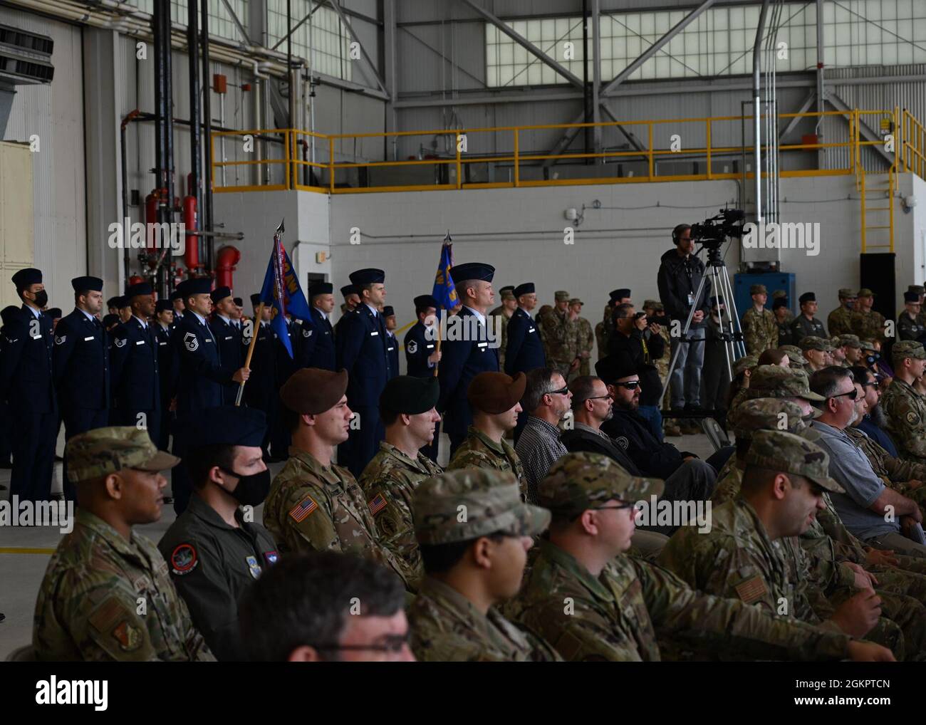 62 airlift wing hi-res stock photography and images - Alamy