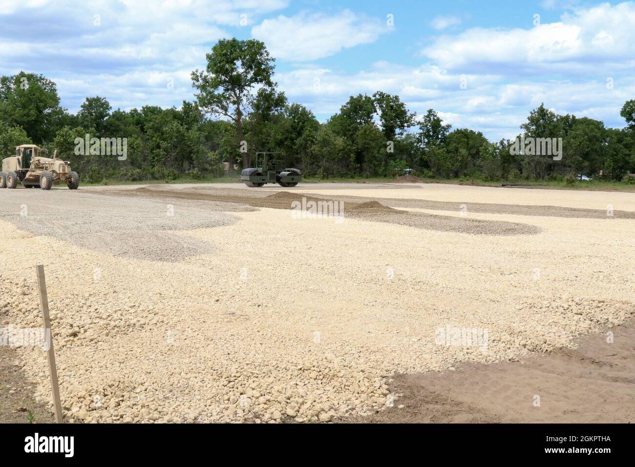 Army Reserve Soldiers from the 416th Theater Engineer Command construct ...