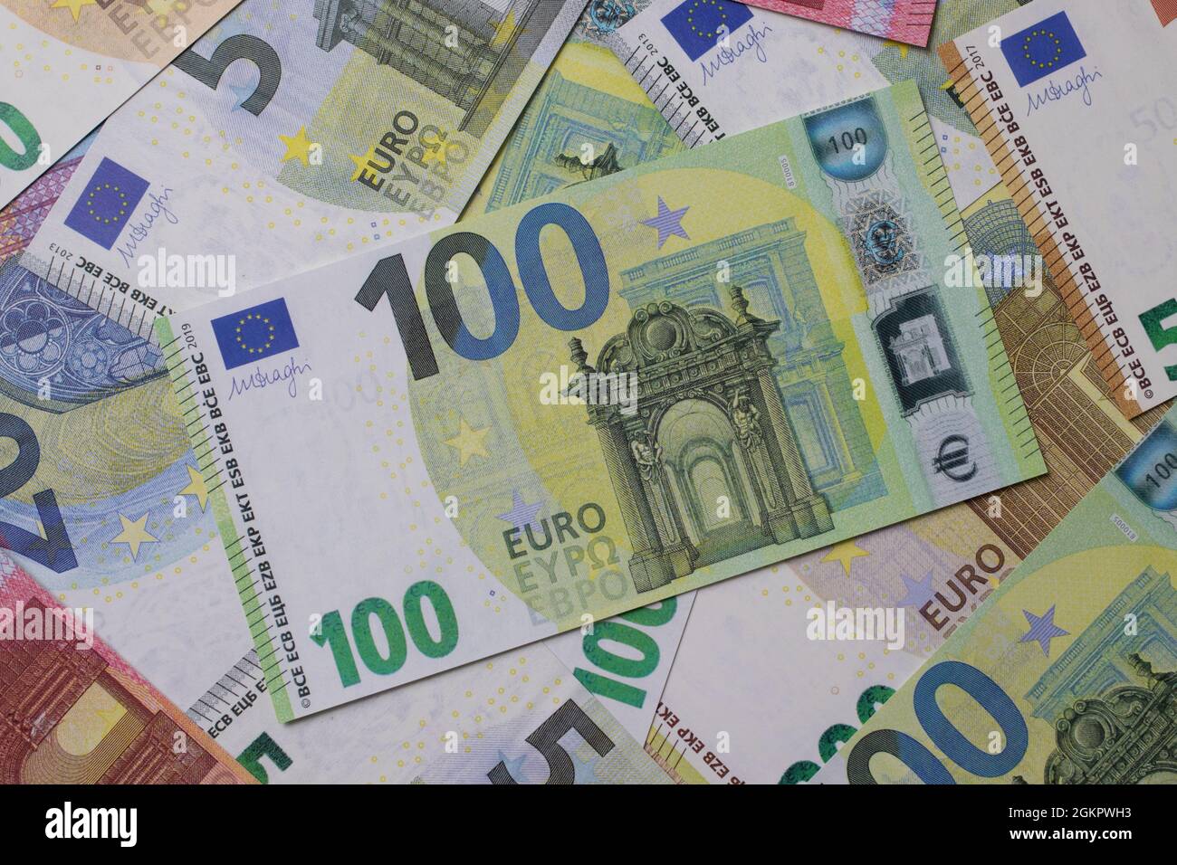 100 euro banknote detail hi-res stock photography and images - Alamy