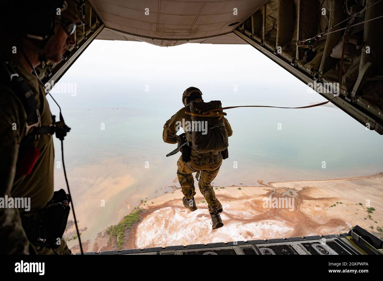 Free fall and static line jump hi-res stock photography and images - Alamy