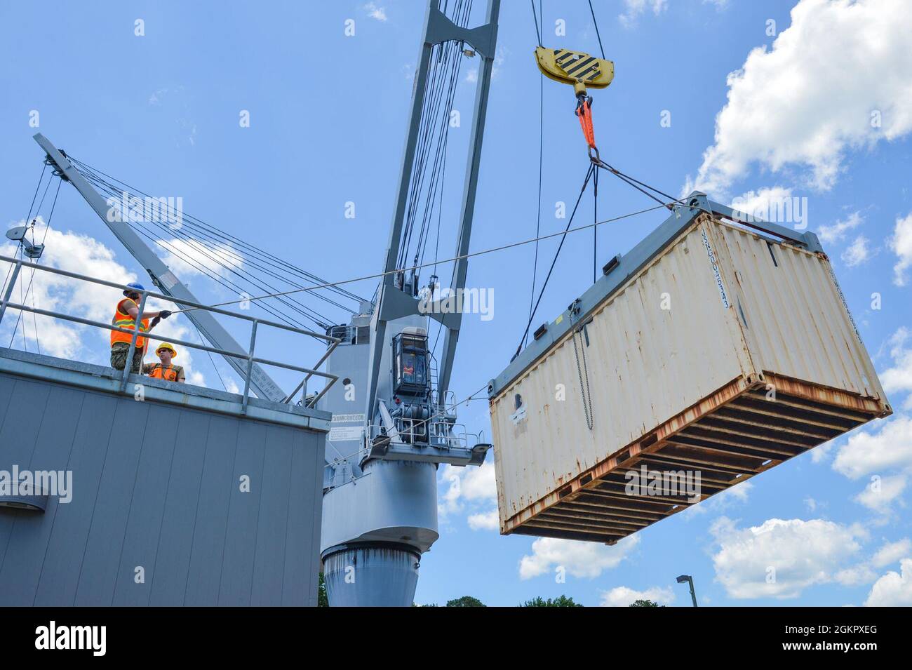 Cargo handling training hi-res stock photography and images - Alamy