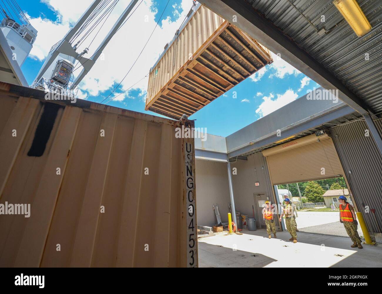 Navy Cargo Handling Battalion FIVE Sailors conduct surface cargo ...