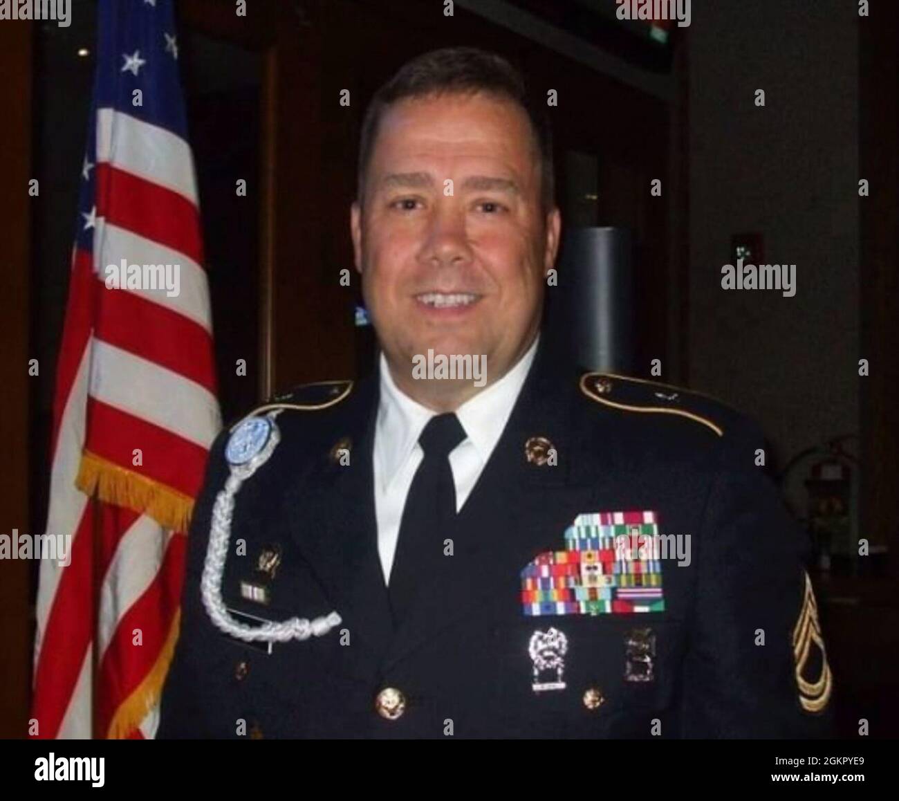 Sgt. 1st Class Brett Lashlee, Mayor of Benton County, is deploying with ...