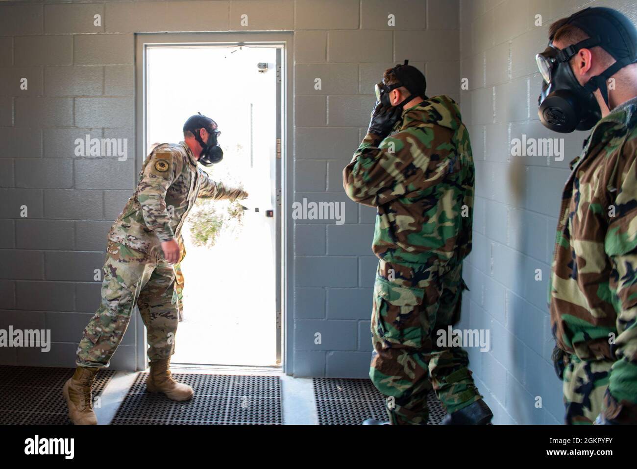 Members of Laughlin Air Force Base, Texas experiences the gas chamber ...