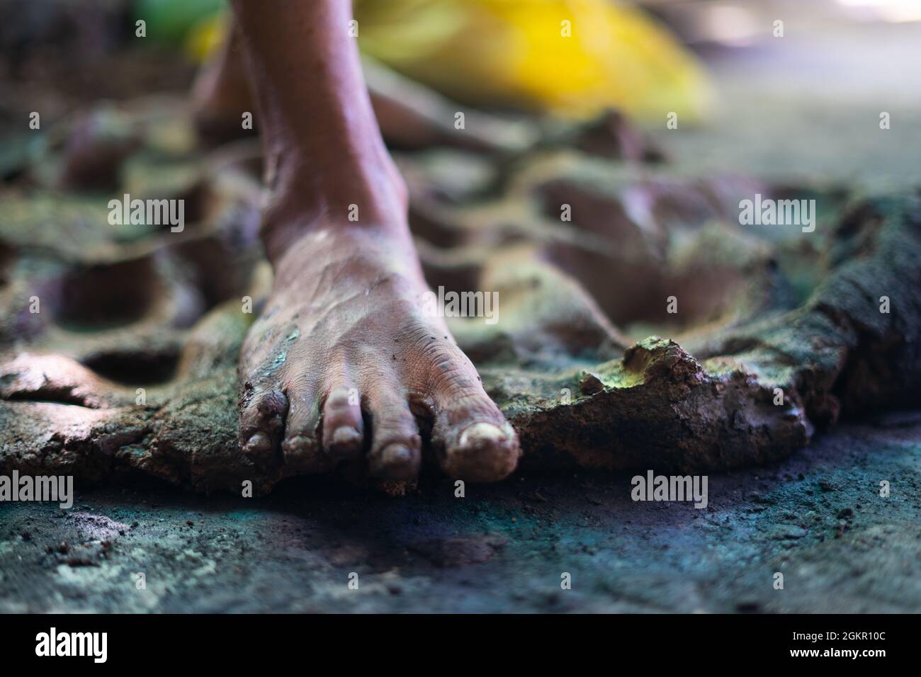 Mixing clay pottery hi-res stock photography and images - Alamy