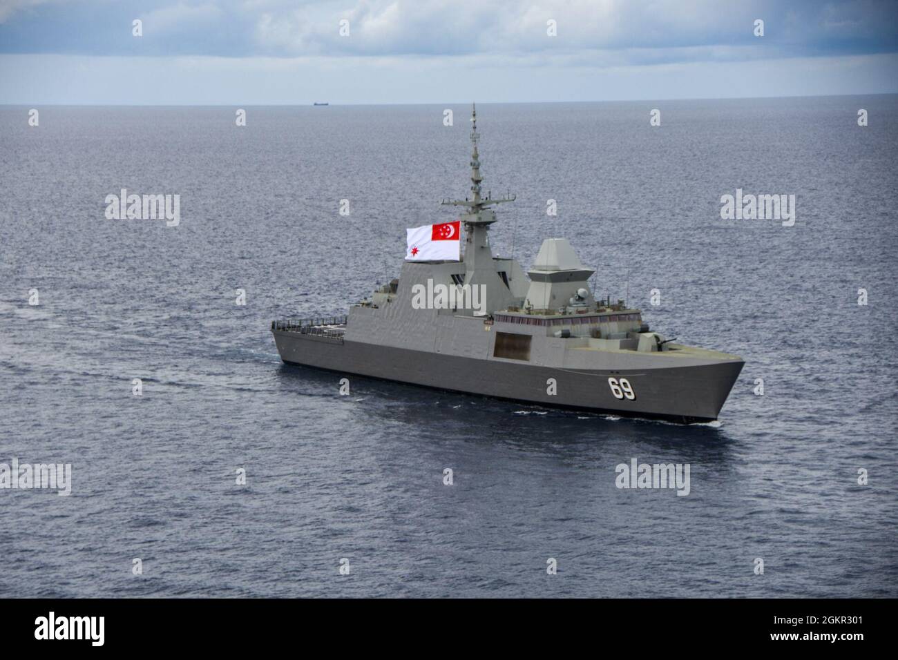 210617-N-BR419-1051 SOUTH CHINA SEA (June 17, 2021) Singapore navy ...