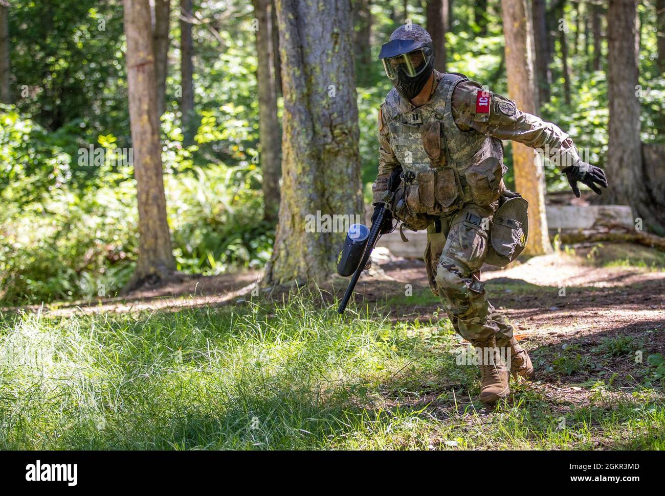 Capt. Jason Christman, from Desmond Doss Army Health Clinic dashes to ...