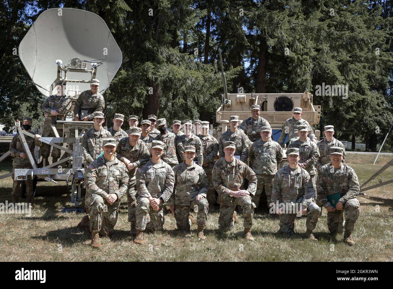Signal communications battalion hi-res stock photography and images - Alamy