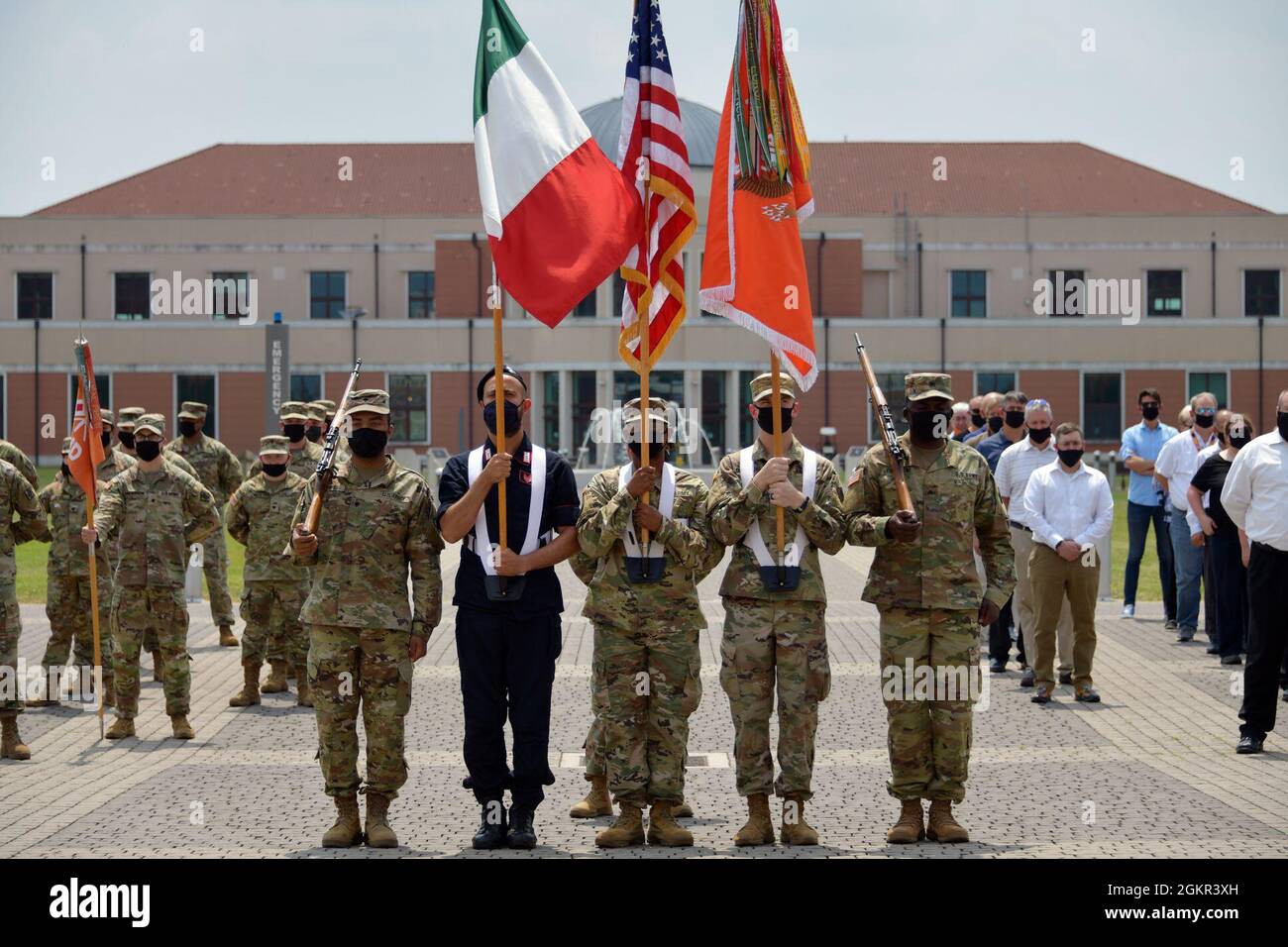 U.S. Soldiers and Civilians assigned to the 509th Strategic Signal ...