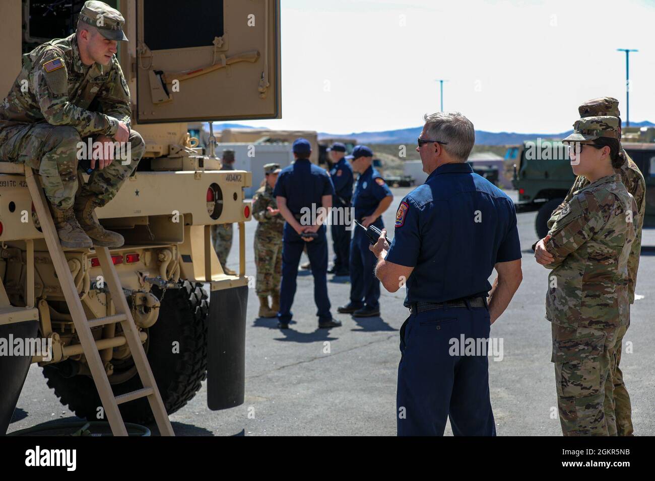 Soldiers of the 422nd Expeditionary Signal Battalion test ...