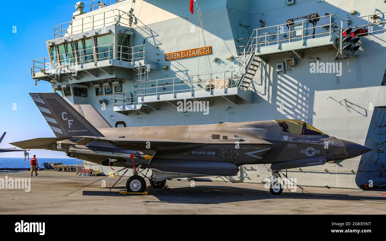 An F-35B Lightning II with Marine Fighter Attack Squadron (VMFA) 211 ...