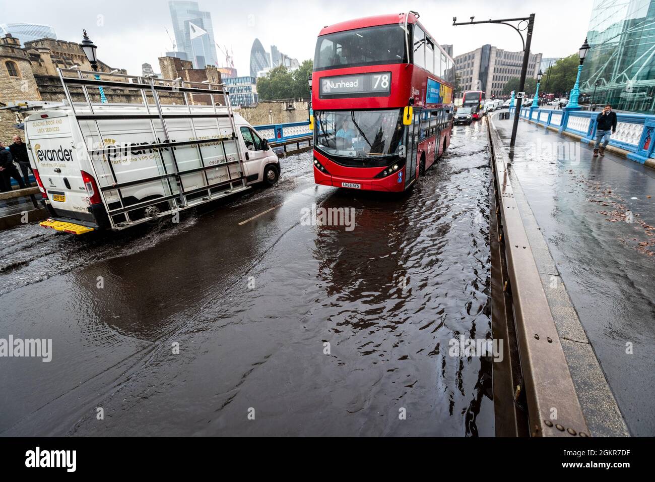 A bus navigates through the flooding on Tower Bridge Stock Photo - Alamy