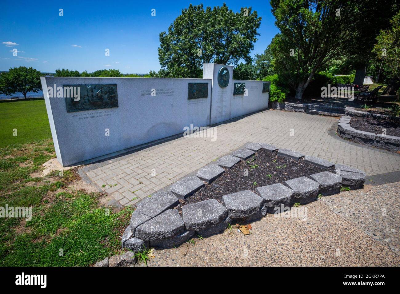Memorial to Brig. Gen. Hugh Mercer at Red Bank Battlefield Park in ...