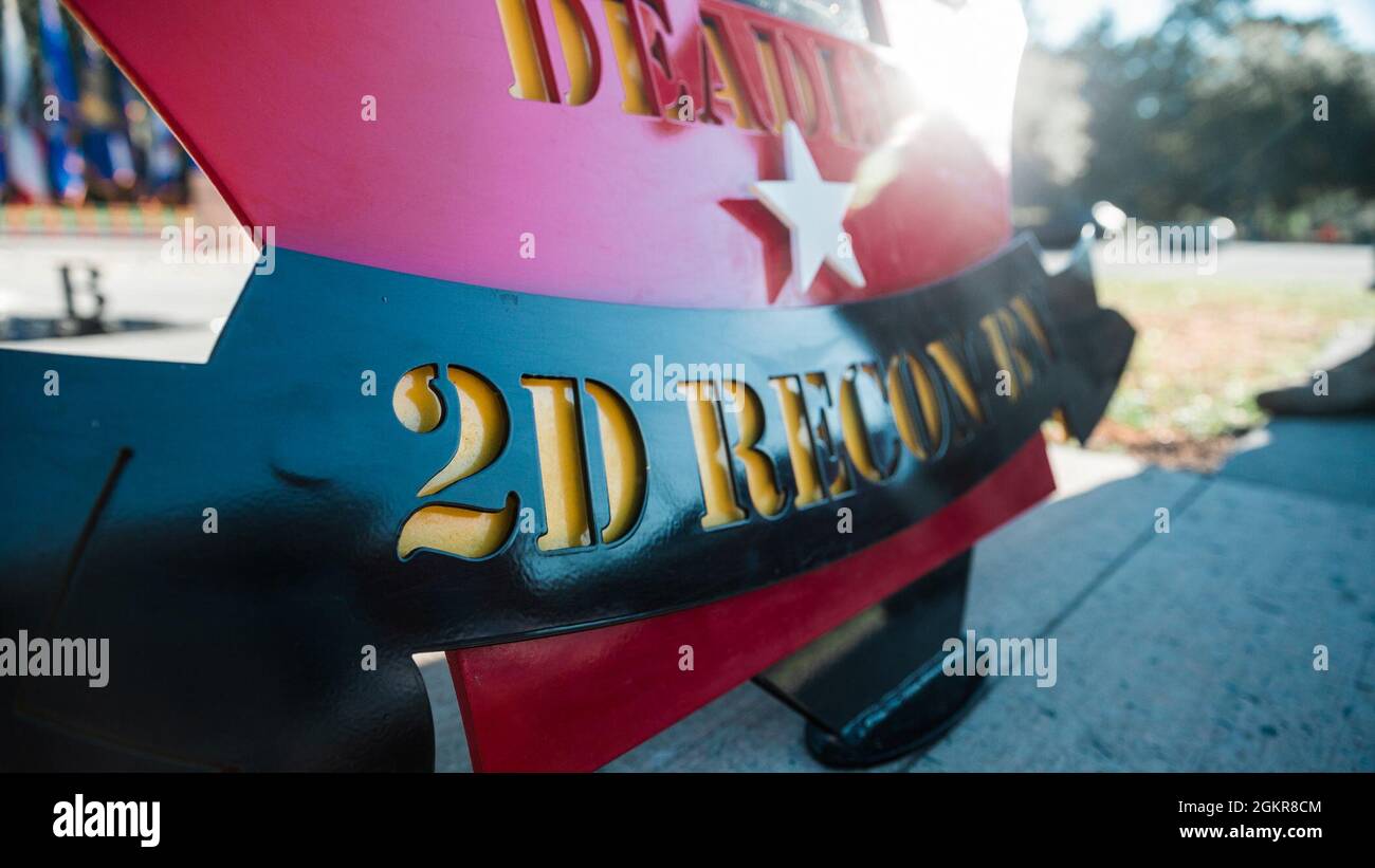 The unit insignia for 2d Reconnaissance Battalion (Recon), 2d Marine ...