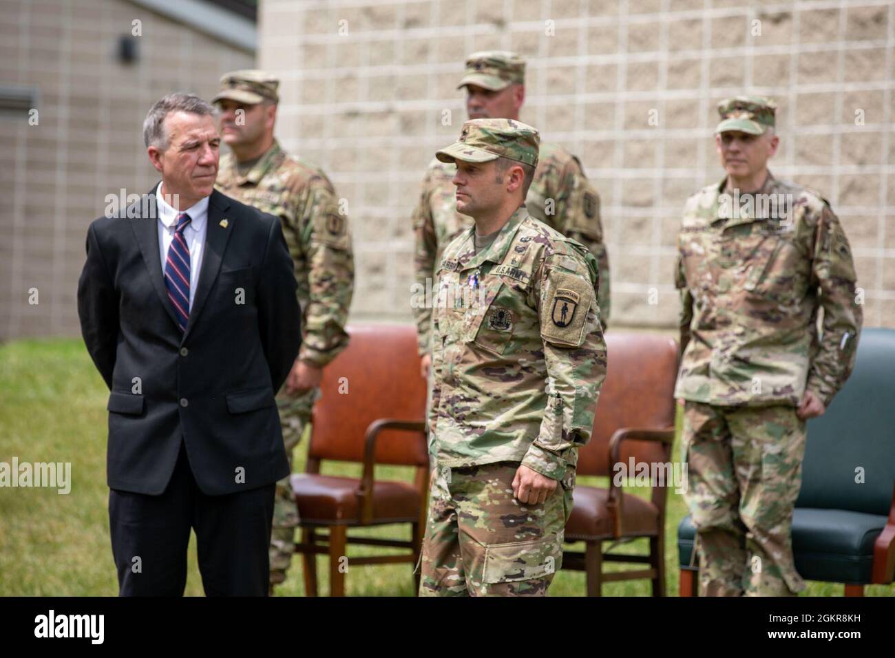 U.S. Army Sgt. 1st Class Dustin Dearborn of the Army Mountain Warfare ...