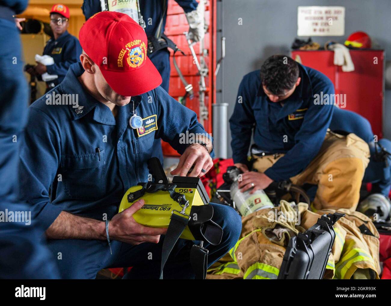 Naval firefighting thermal imager nfti hi-res stock photography and ...