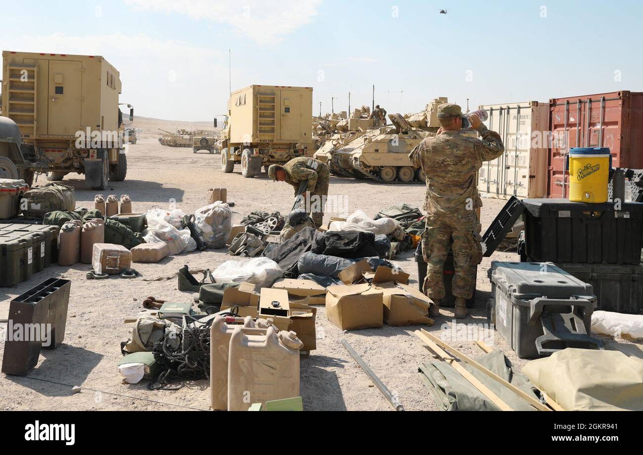 Soldiers with the 1st Battalion, 635th Armored Regiment, Kansas Army ...